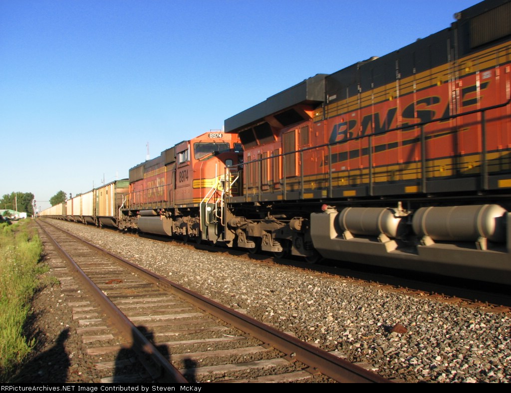 BNSF 8974